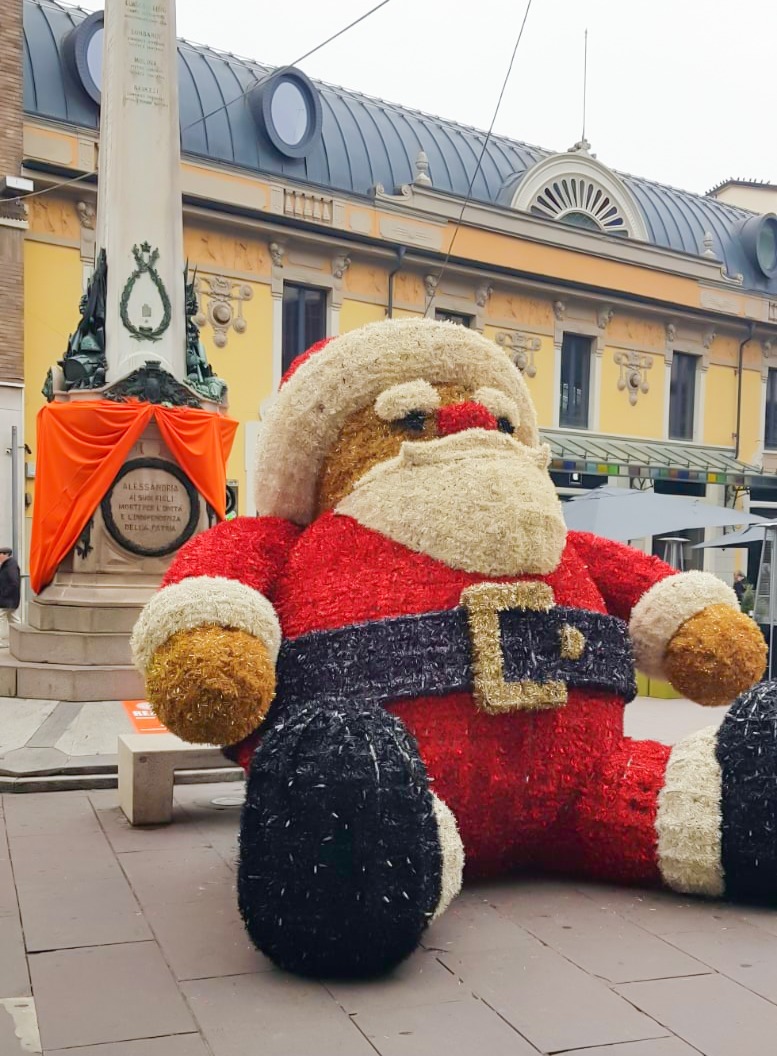 Natale ad Alessandria 2022: casette e Babbo Natale gigante nel centro ...