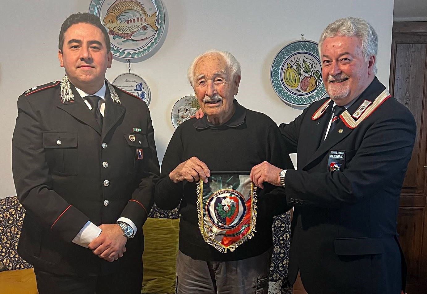 L'Arma celebra i 98 anni del Carabiniere in congedo Carmelo Privitera ...